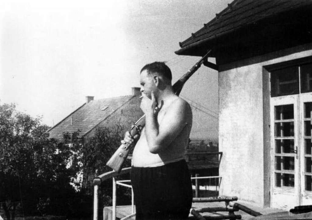 O VERDADEIRO AMON GOETH – O CRUEL E SÁDICO COMANDANTE NAZISTA DO ...