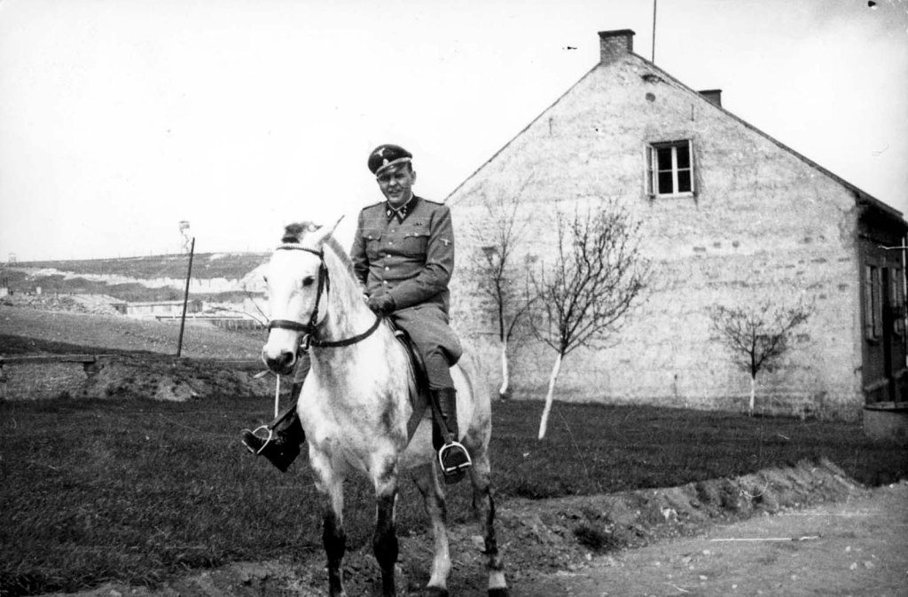 O VERDADEIRO AMON GOETH – O CRUEL E SÁDICO COMANDANTE NAZISTA DO ...